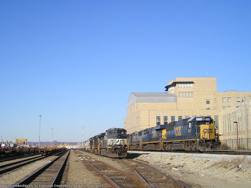 CSXT 8588 & NS 9226 At CUT
